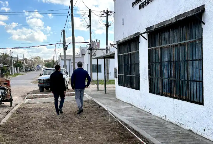 Nuevas veredas mejoran el acceso a escuelas de Ameghino | El diario